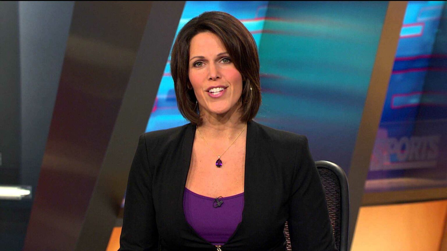 Dana Jacobson Married, Husband, Family, Height, Measurements - Star ...
